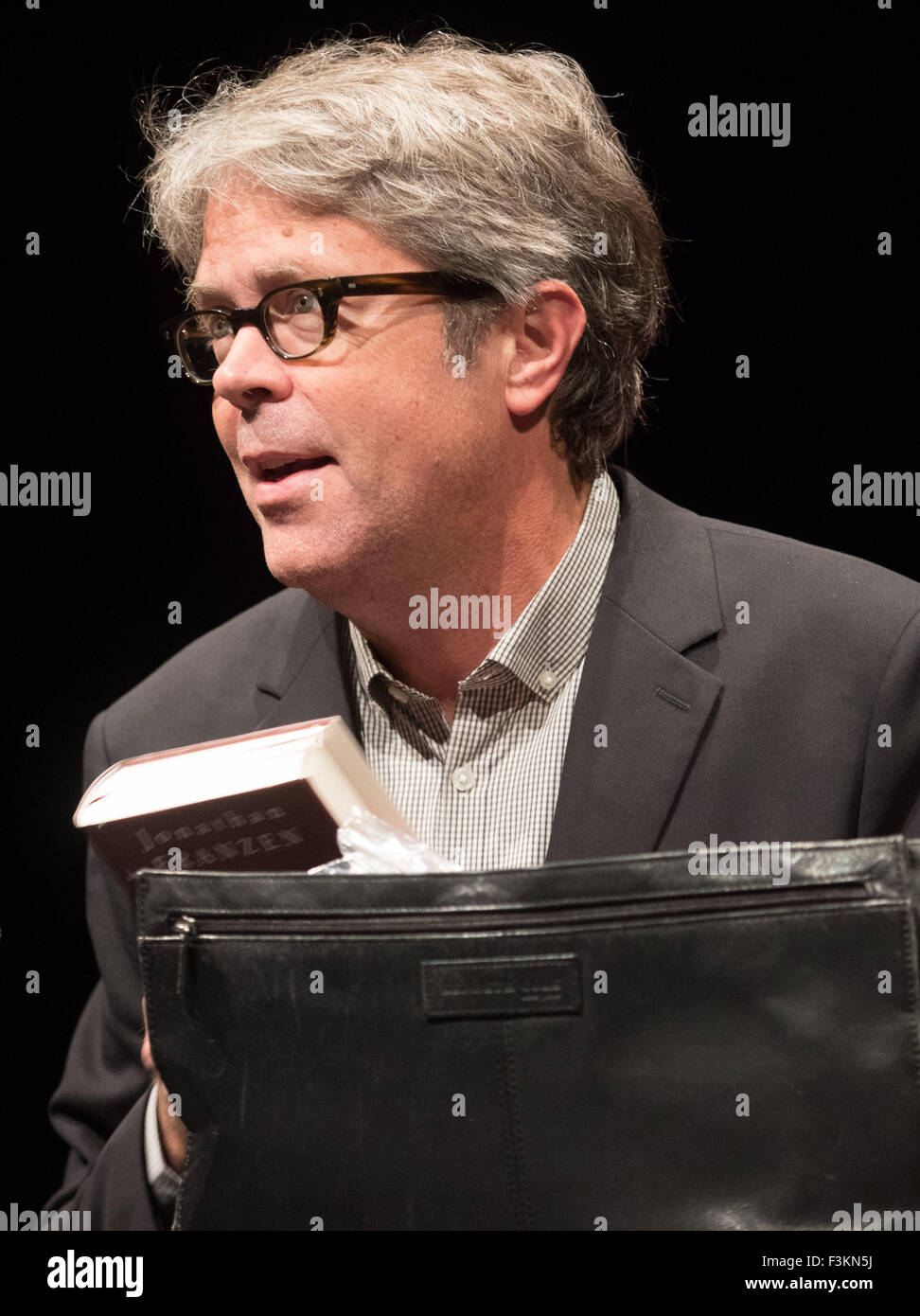 Hamburg, Germany. 8th Oct, 2015. US author Jonathan Franzen presents ...