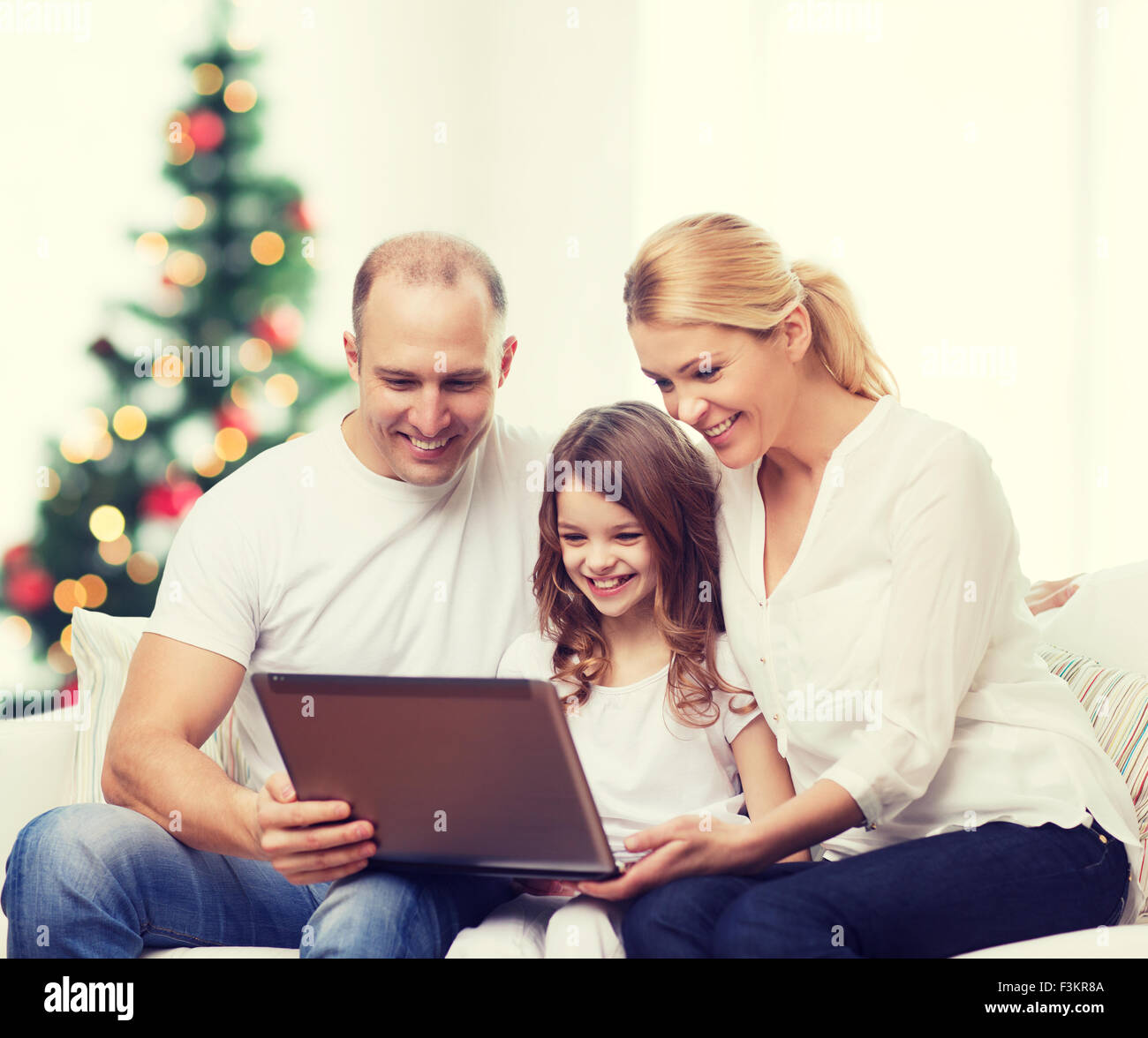 happy family with laptop computer Stock Photo - Alamy