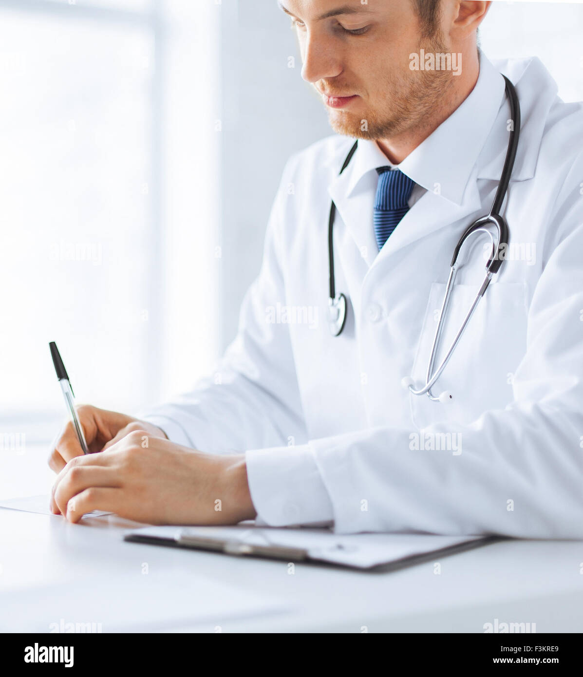 patient and doctor taking notes Stock Photo - Alamy