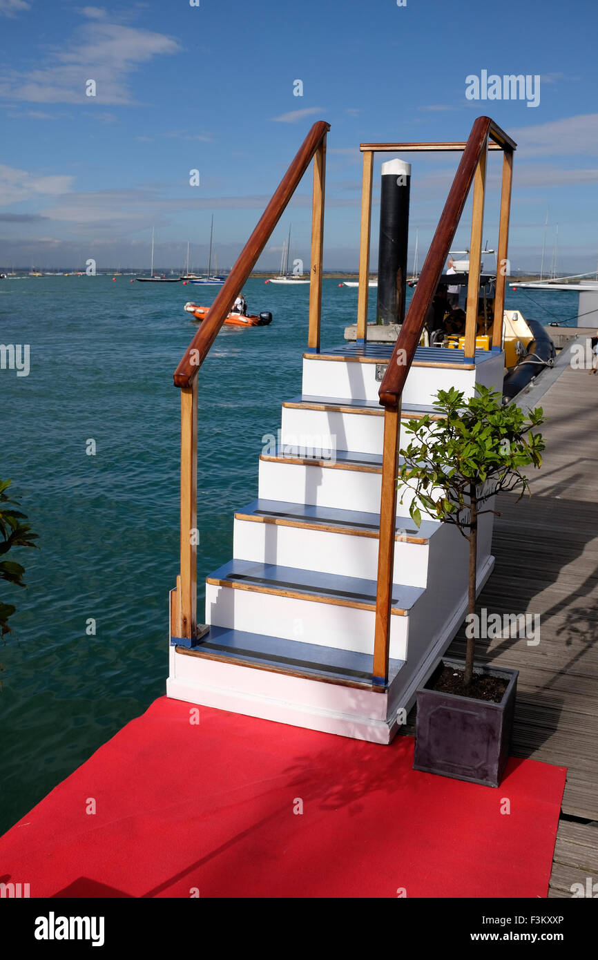 Marina cowes yacht club hi-res stock photography and images - Alamy