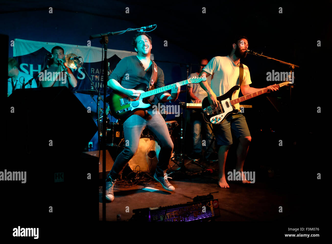Andy and Alex The Duke of York Pub Yacht Racing, Shore side ...