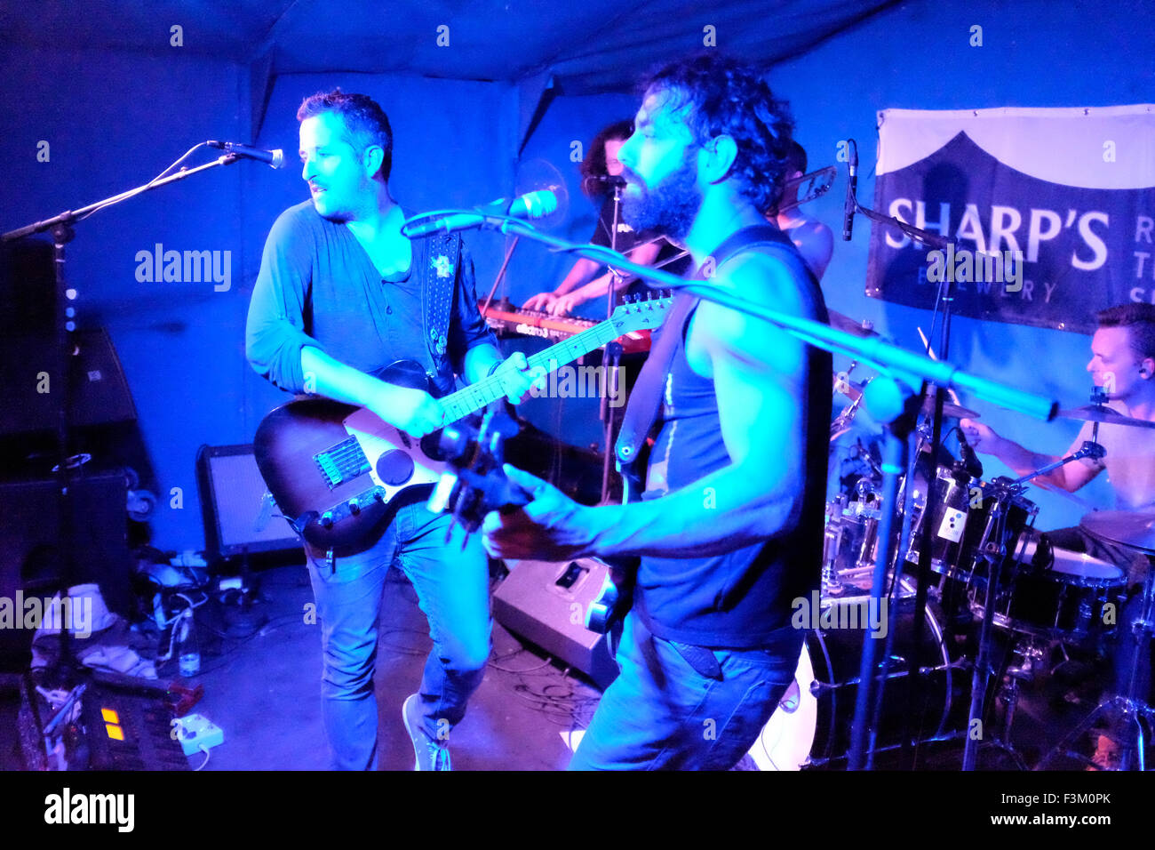 The Duke of York Pub Andy and Alex Band Yacht Racing, Shore side ...