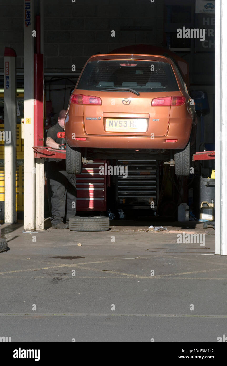 Car ramps hi-res stock photography and images - Alamy