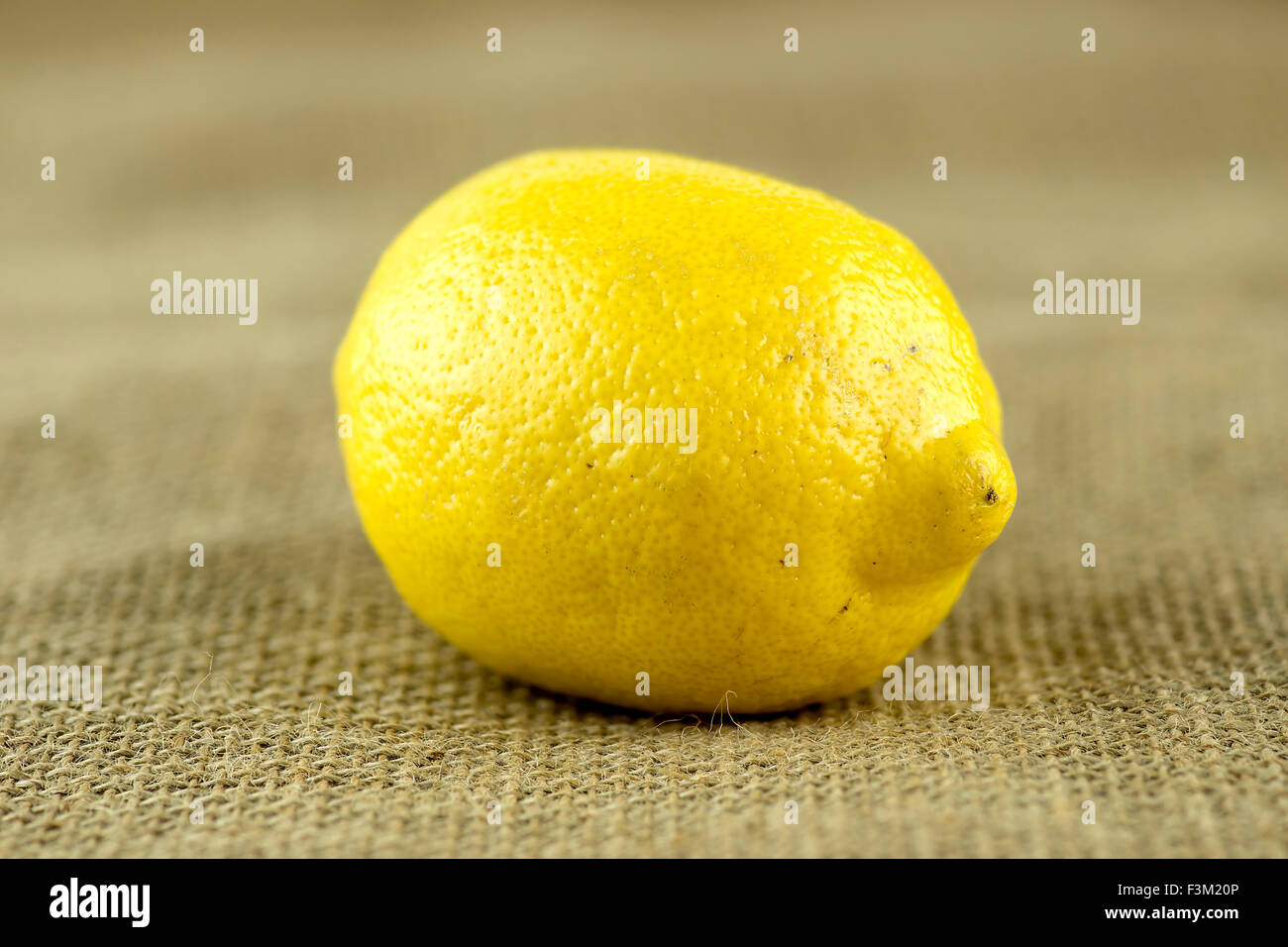 Lemon macro hi-res stock photography and images - Alamy