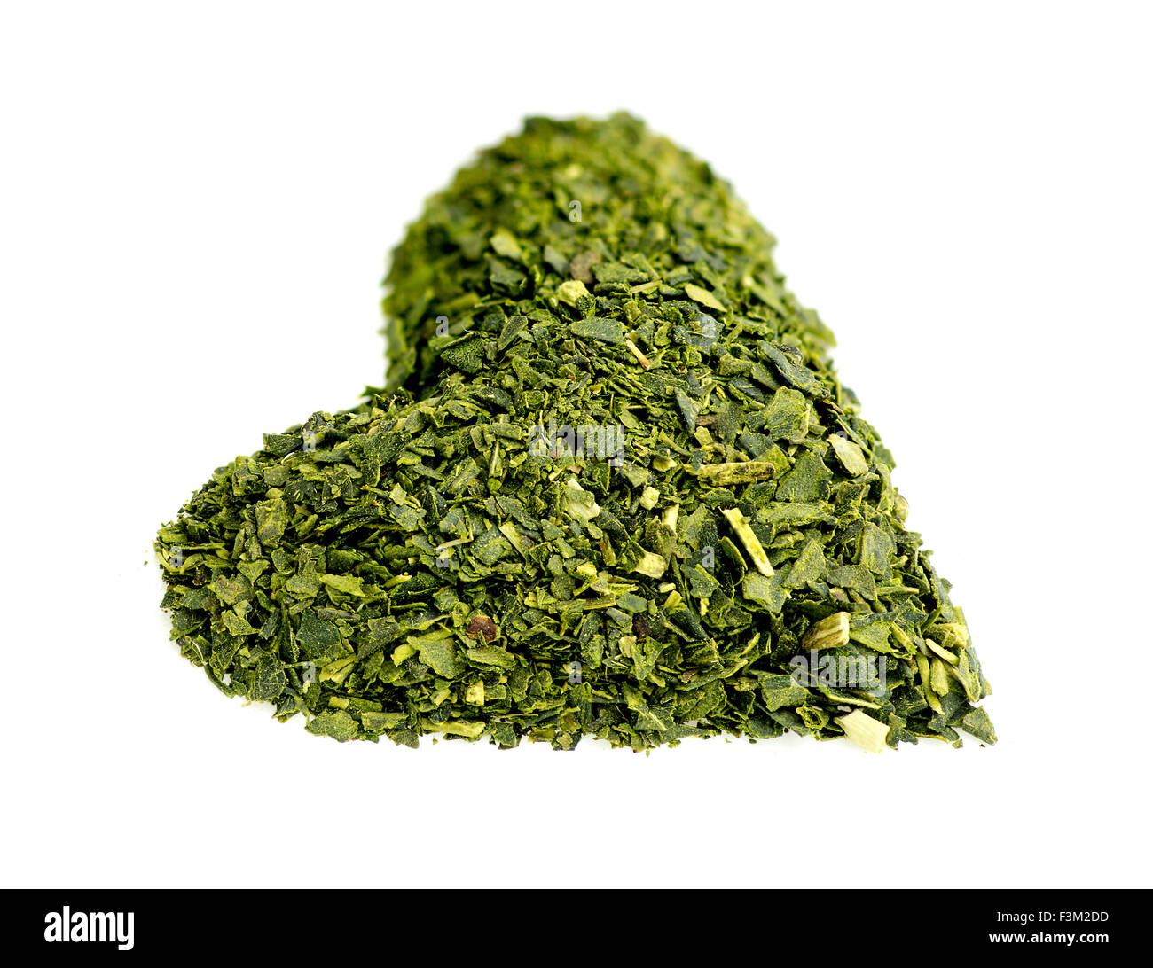 Healthy heart shaped dried green tea Stock Photo - Alamy