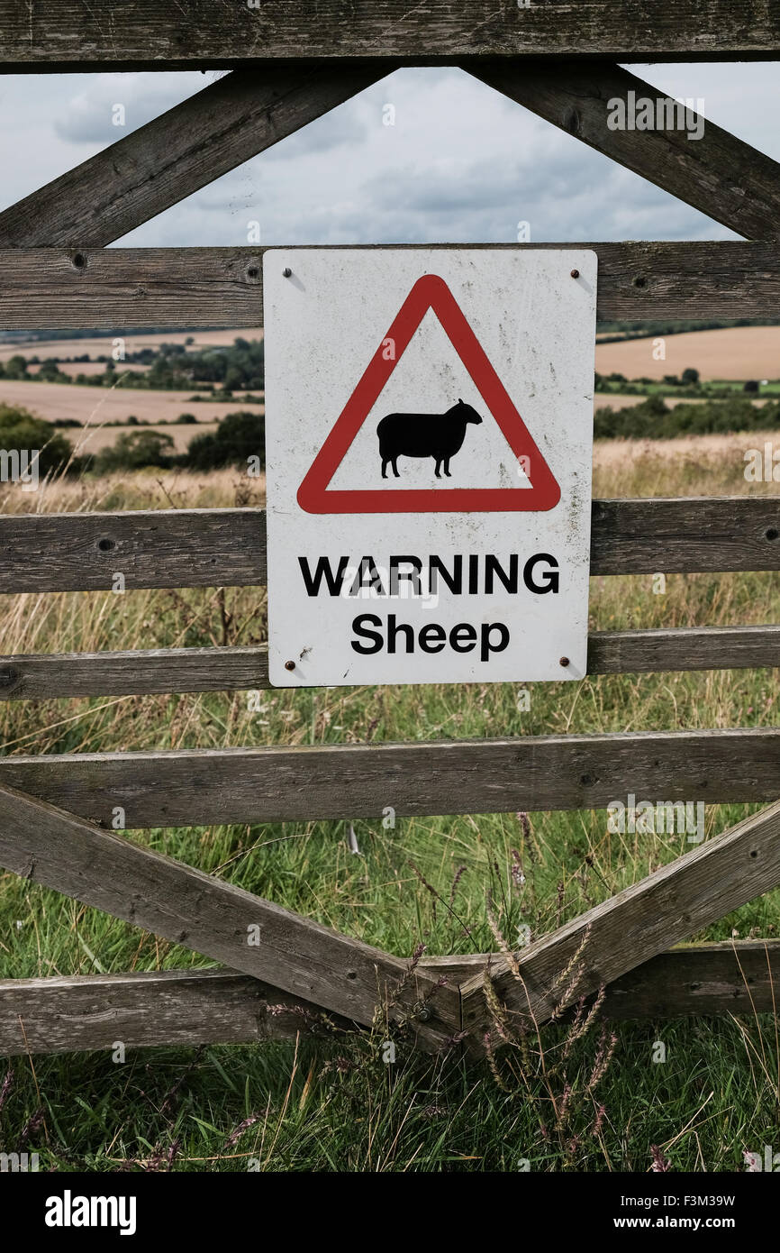 Sheep farm gate sign hi-res stock photography and images - Alamy
