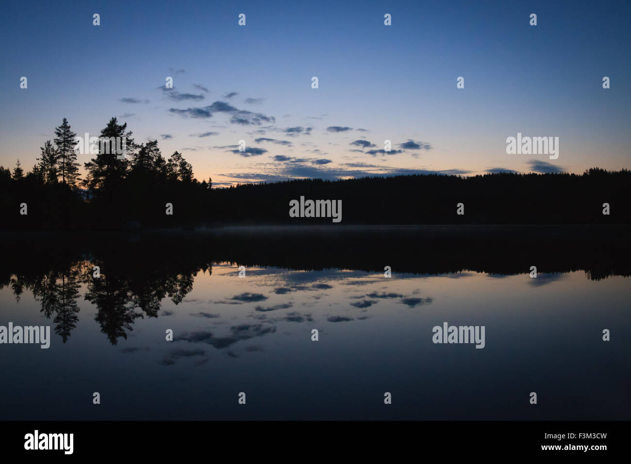 Calm waterscape hi-res stock photography and images - Alamy