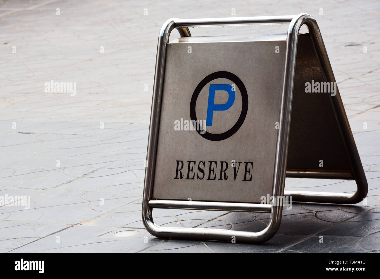 Traffic sign parking hi-res stock photography and images - Alamy