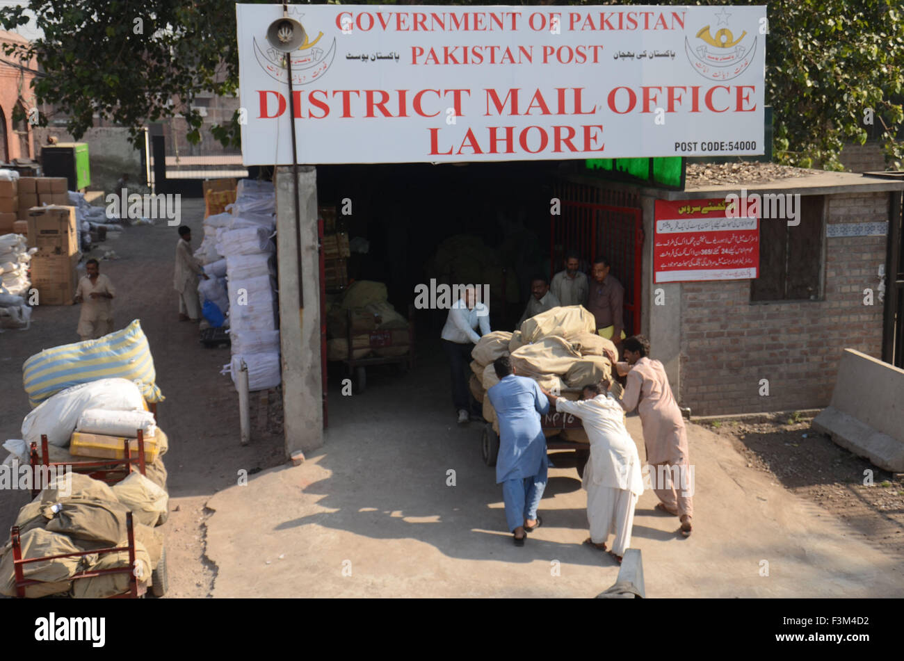 Lahore, Pakistan. 09th Oct, 2015. Pakistani post office worker sorts ...