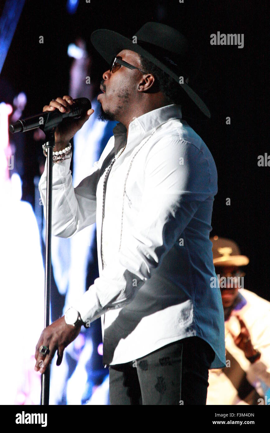 Anthony Hamilton performs at the Dell Music Center in Philadelphia ...