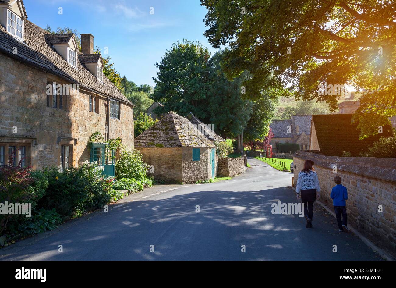 Village uk and family hi-res stock photography and images - Alamy