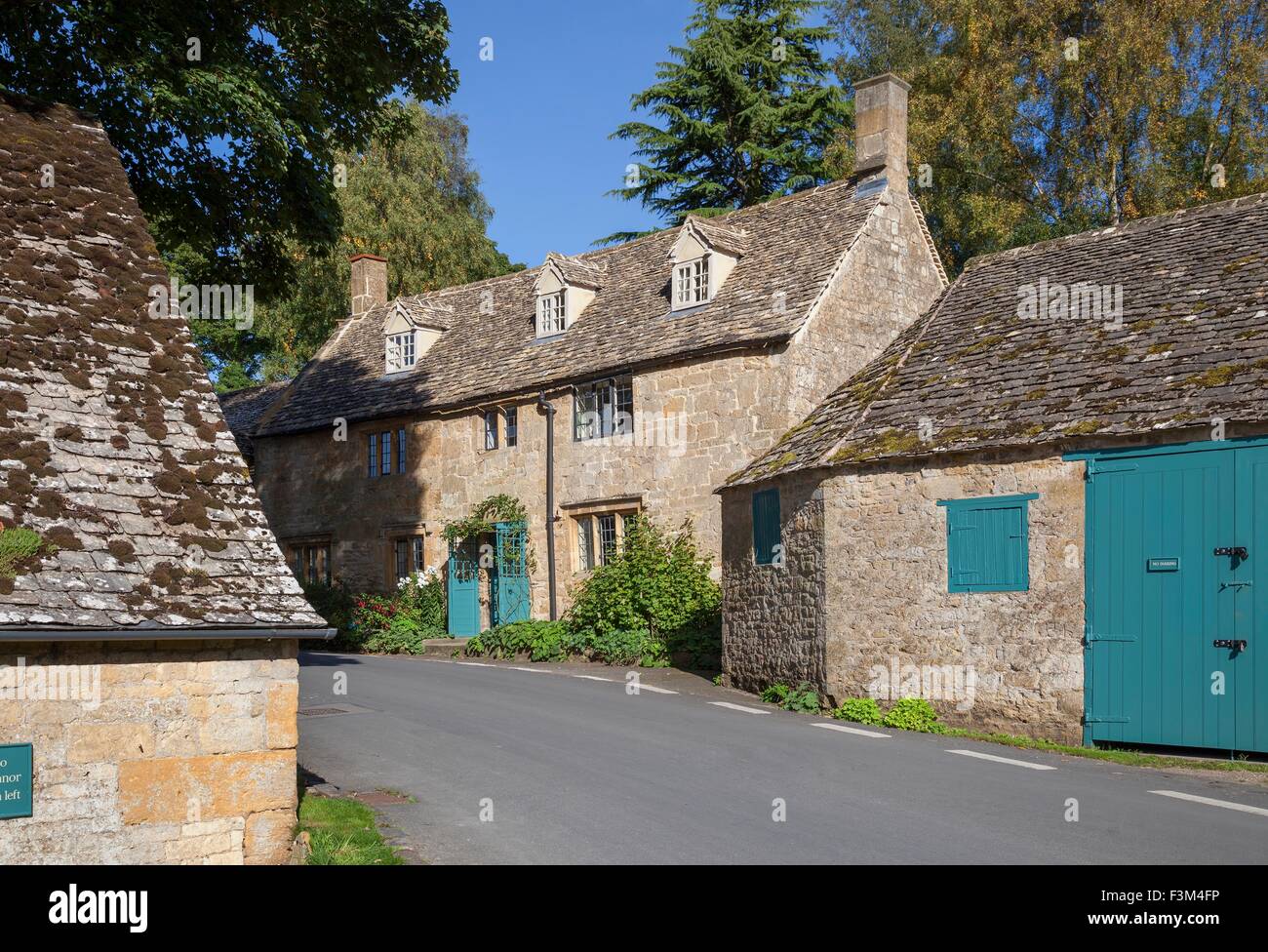 Pretty cotswold cottages at Snowshill, Worcestershire, England Stock ...
