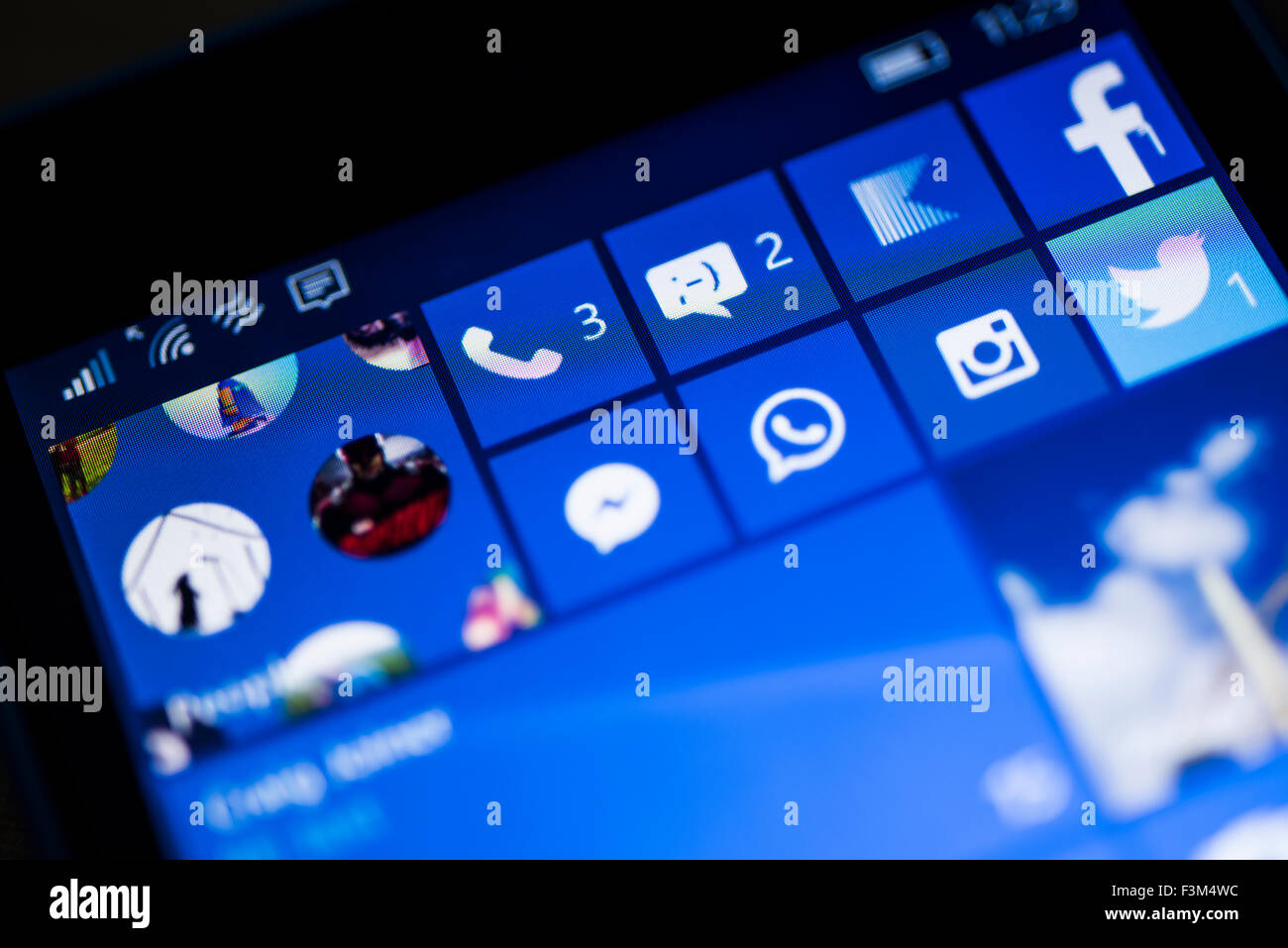 Tiles windows hi-res stock photography and images - Alamy