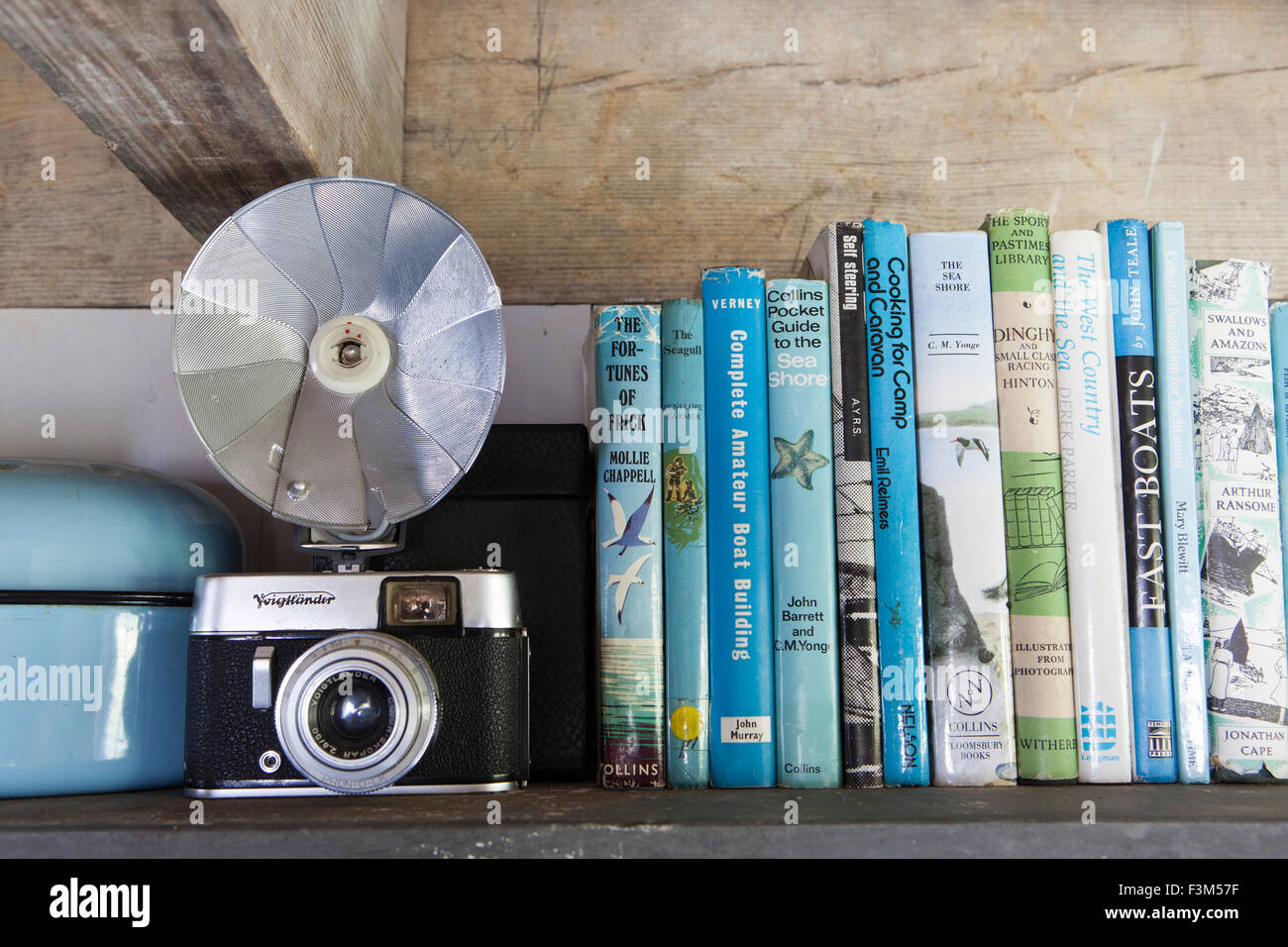 Bookshelf of vintage books and camera (Voigtlander Stock Photo - Alamy