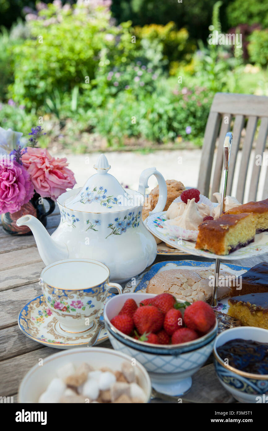 Traditional english tea and scones hi-res stock photography and images ...