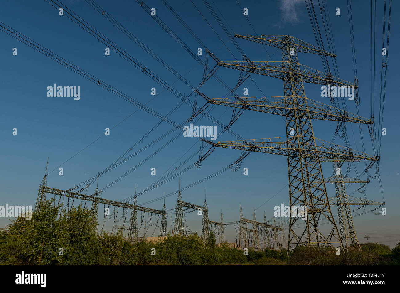 Electric power transformation station hi-res stock photography and ...