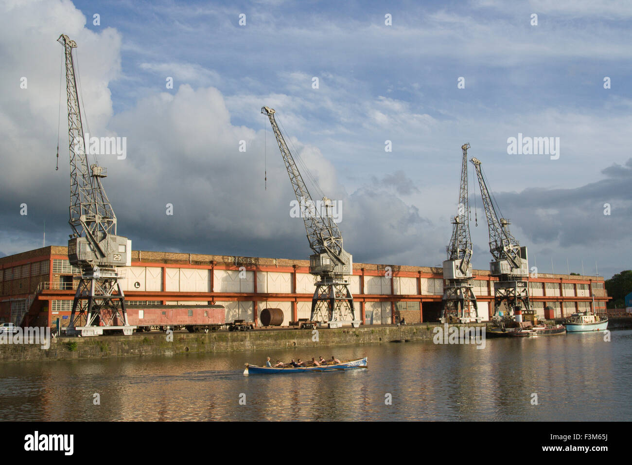 Industrial crane bristol hi-res stock photography and images - Alamy
