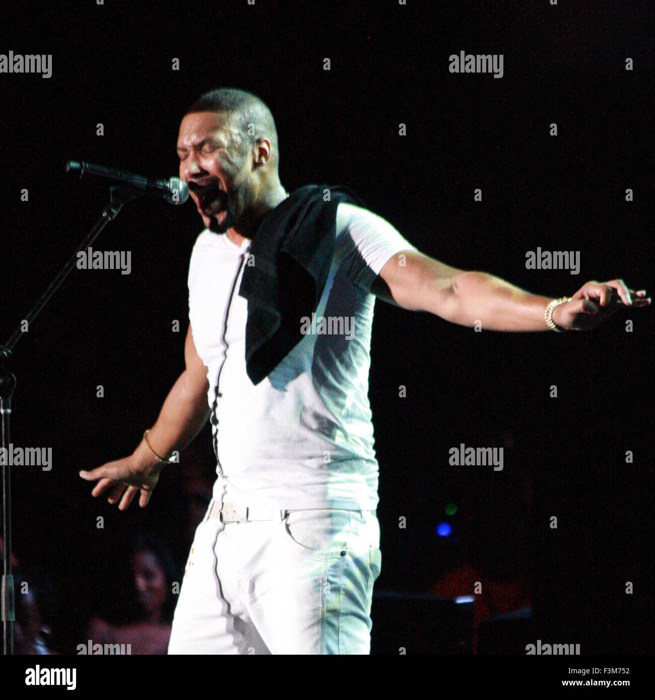 Lyfe Jennings performs at the Dell Music Center in Philadelphia ...