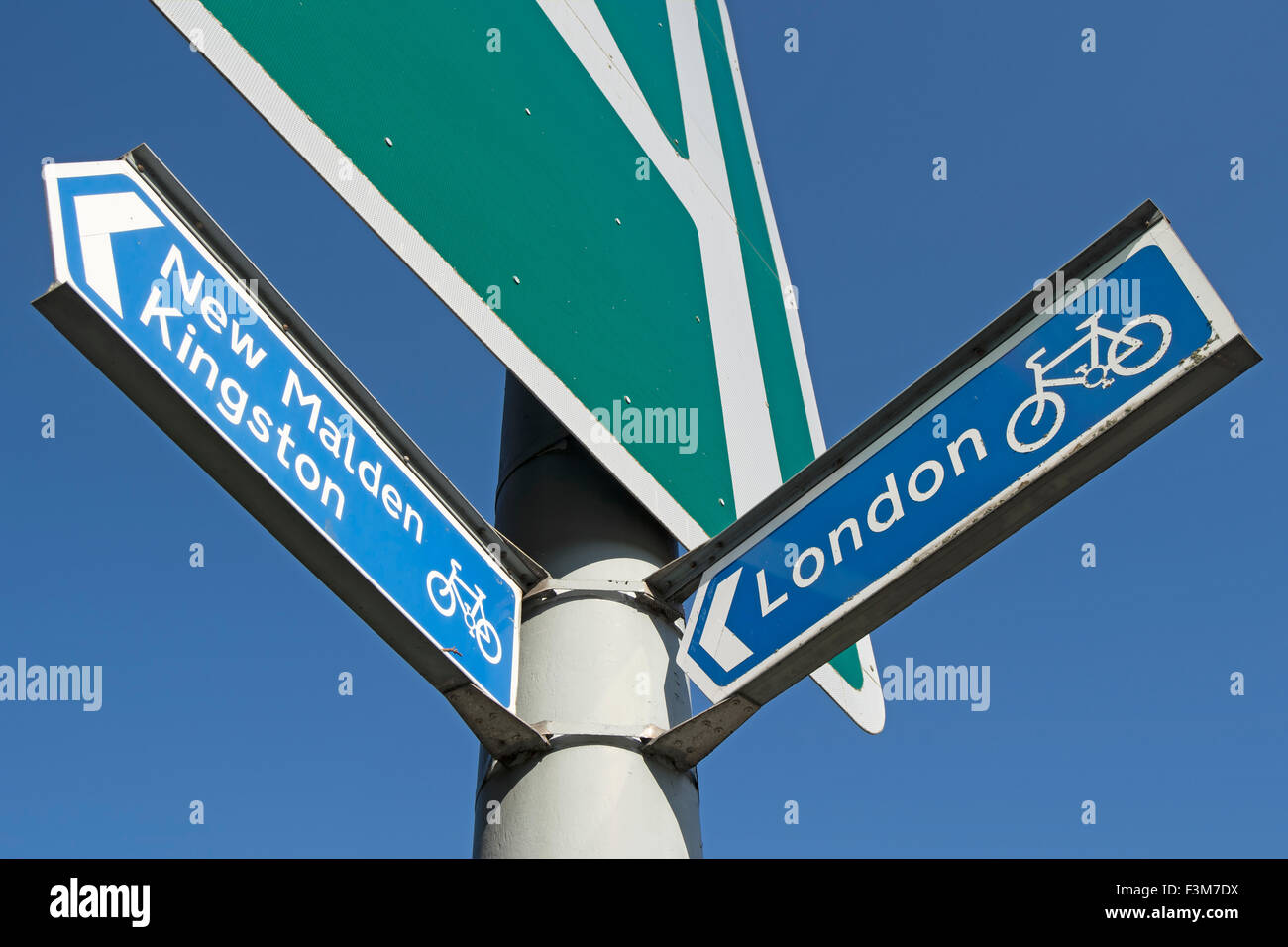 Cycle route signs hi-res stock photography and images - Alamy