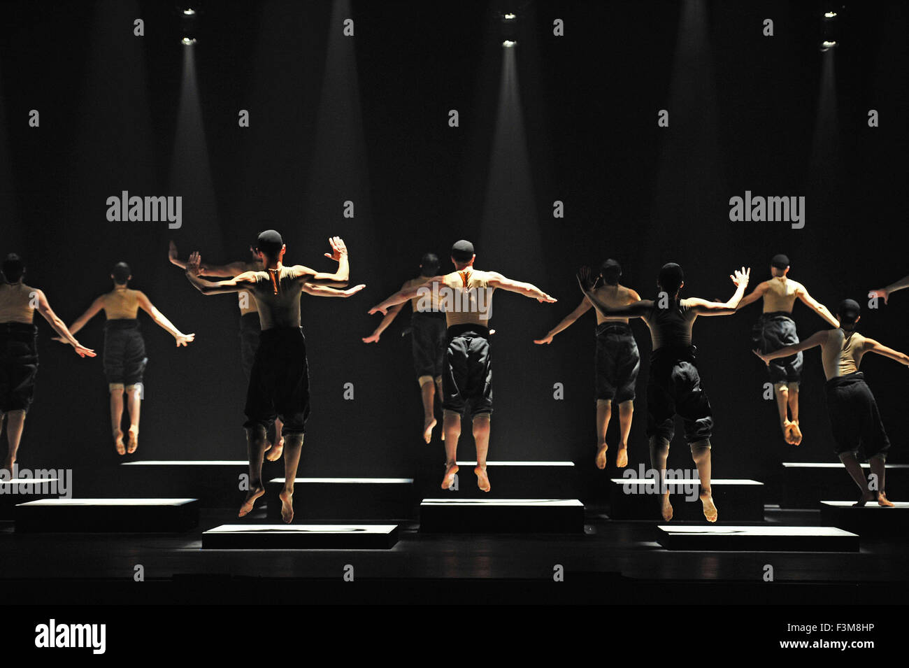 Singapore. 9th Oct, 2015. Dancers of the Nederlands Dans Theater 2 ...