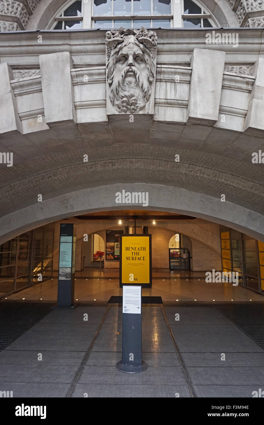 Somerset House, Embankment entrance, London, England Stock Photo - Alamy