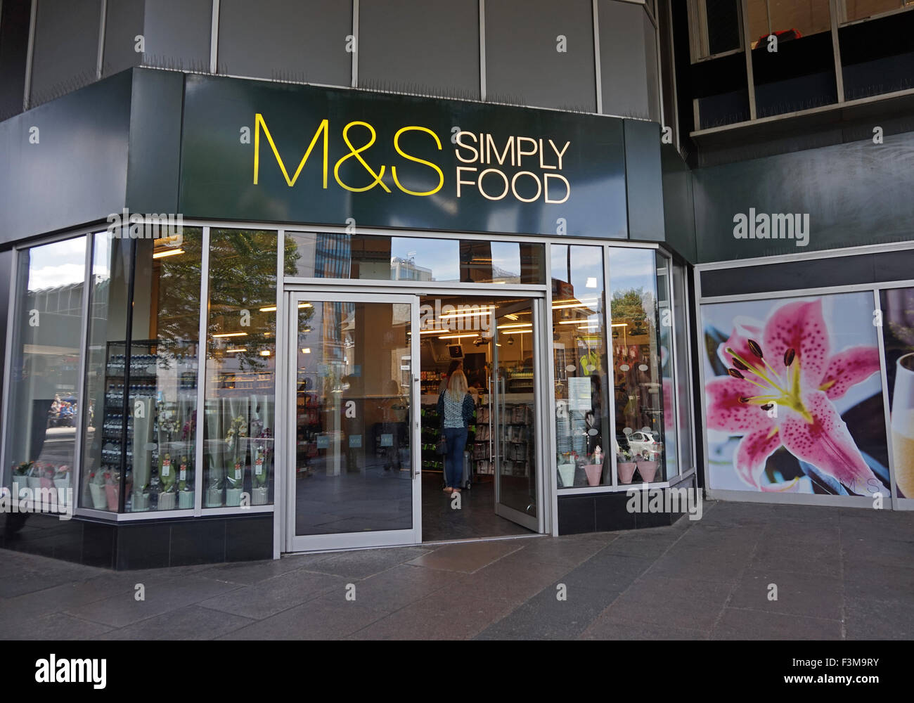 M&S Simply Food, Euston Station, London Stock Photo - Alamy