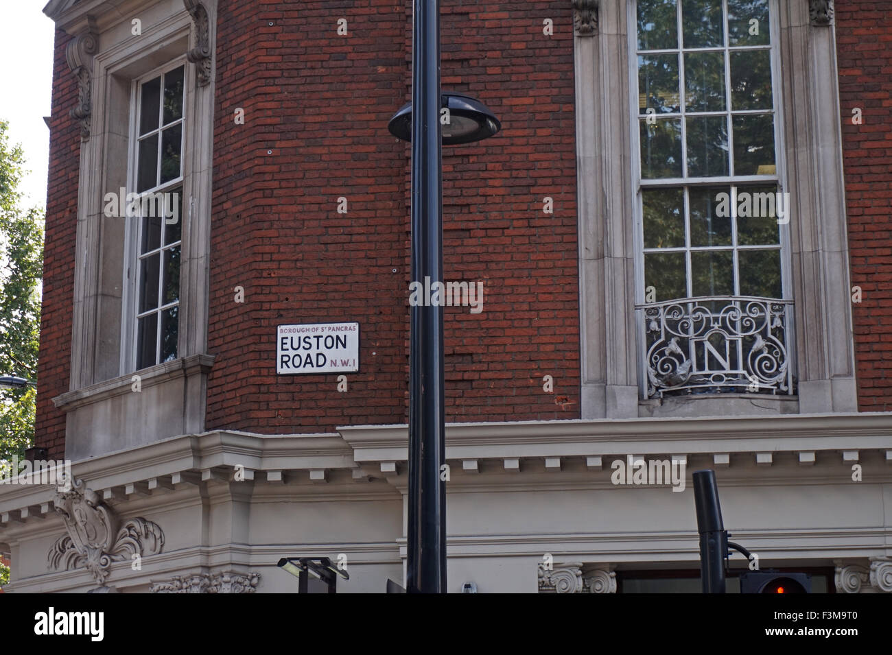 Euston Road sign, London Stock Photo - Alamy