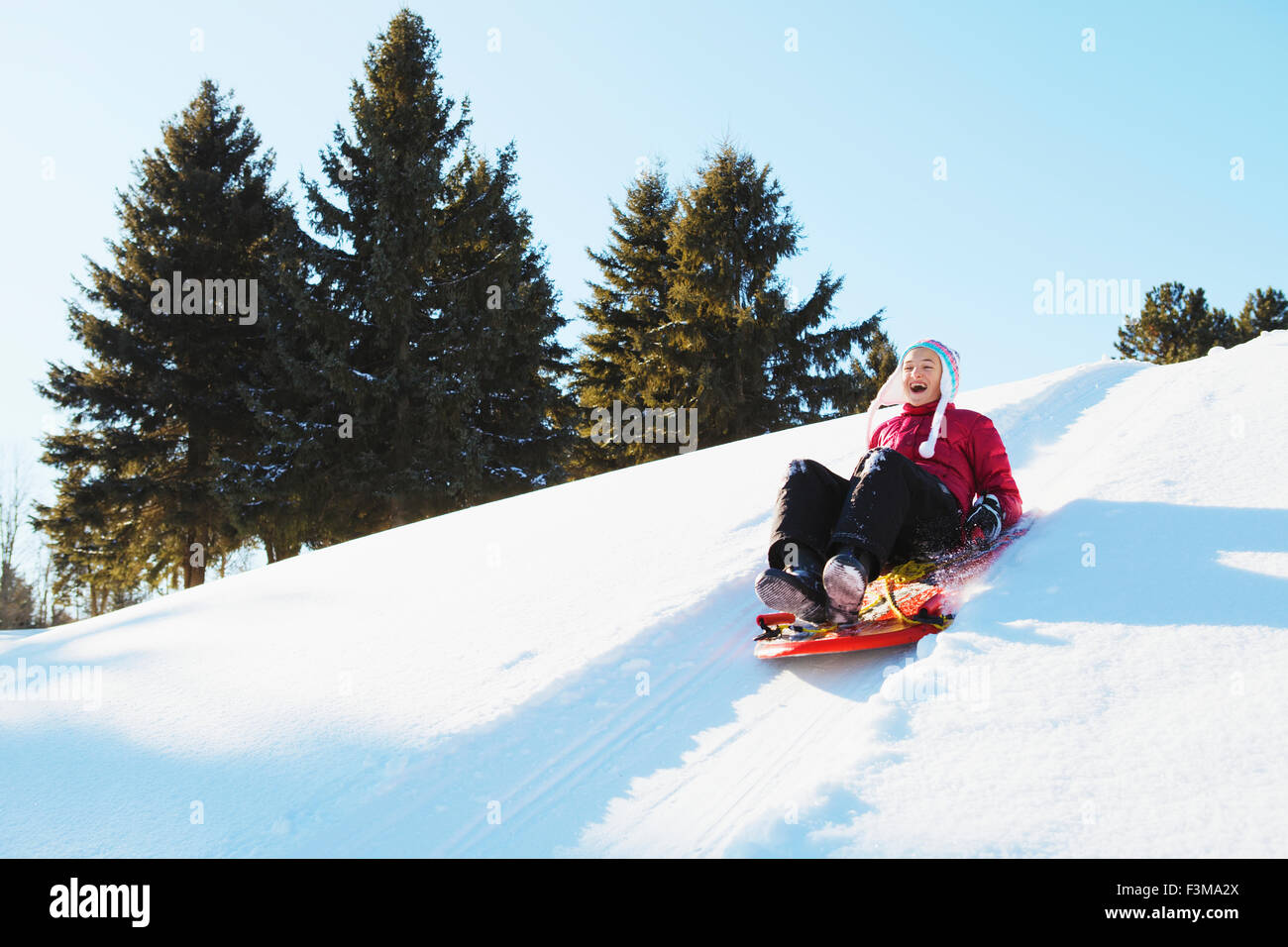 Kids sledding down hill hi-res stock photography and images - Alamy