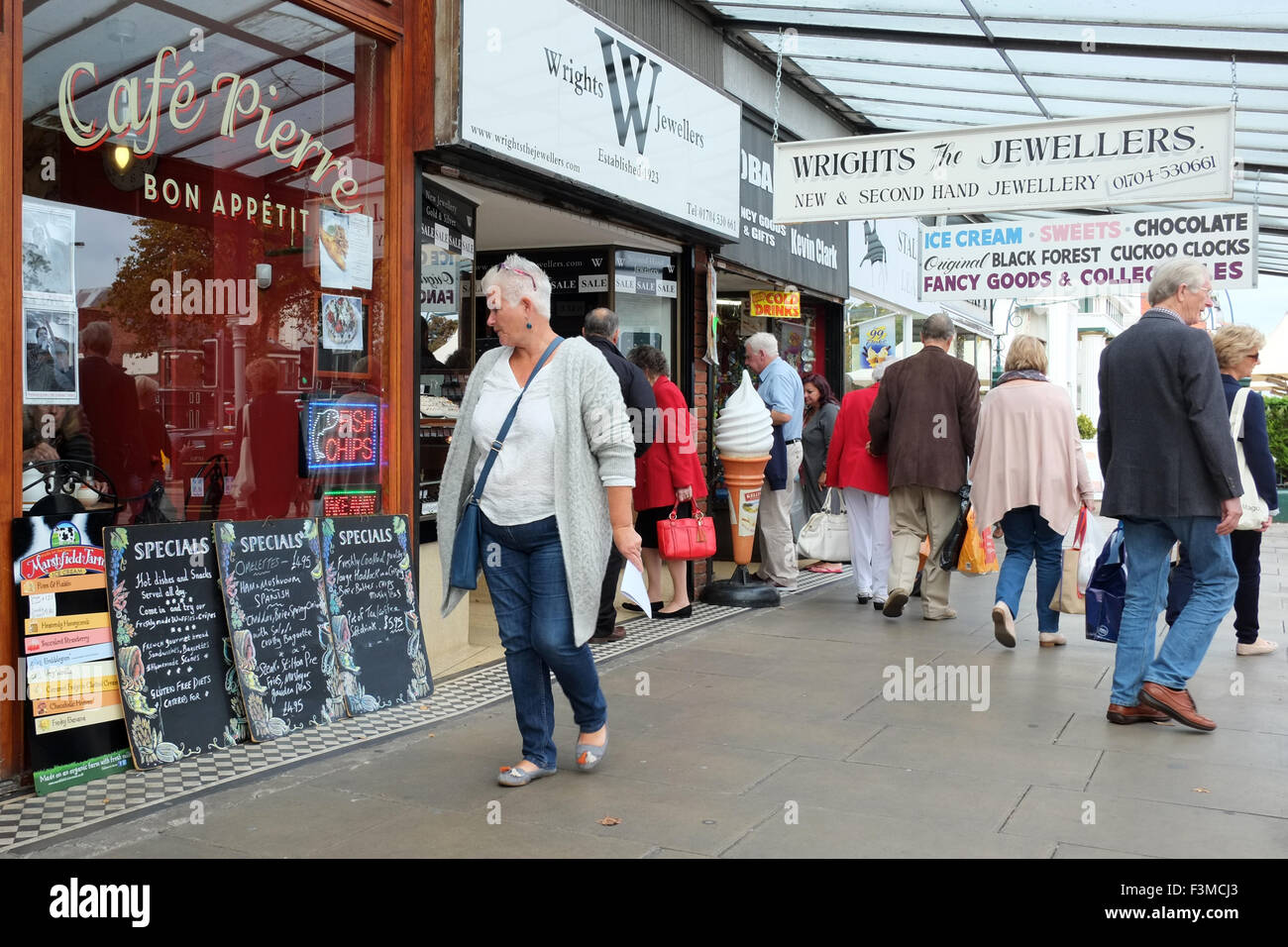 A street scene of shoppers on the main shopping parades of Liverpool ...
