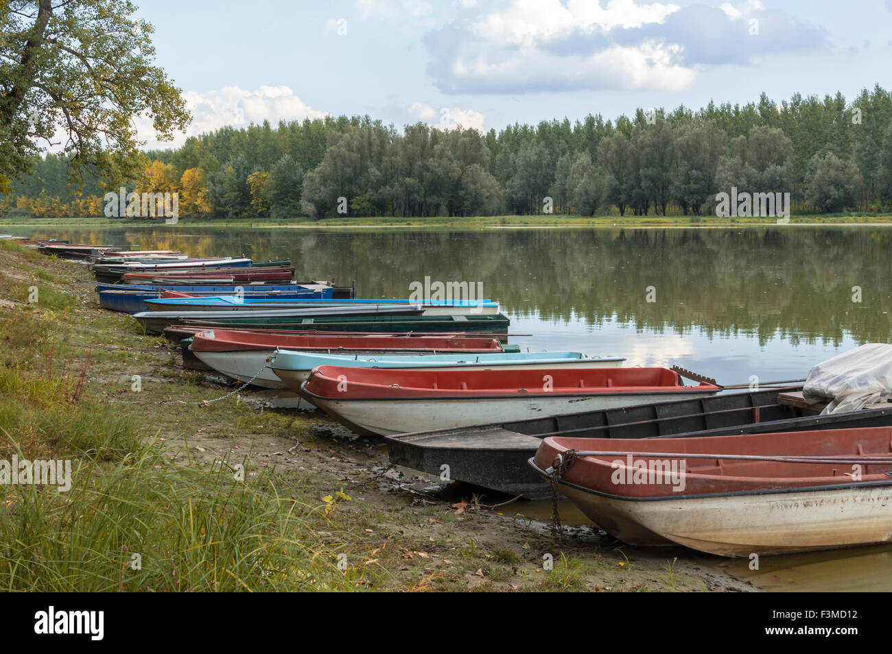 Upside down row boat hi-res stock photography and images - Alamy