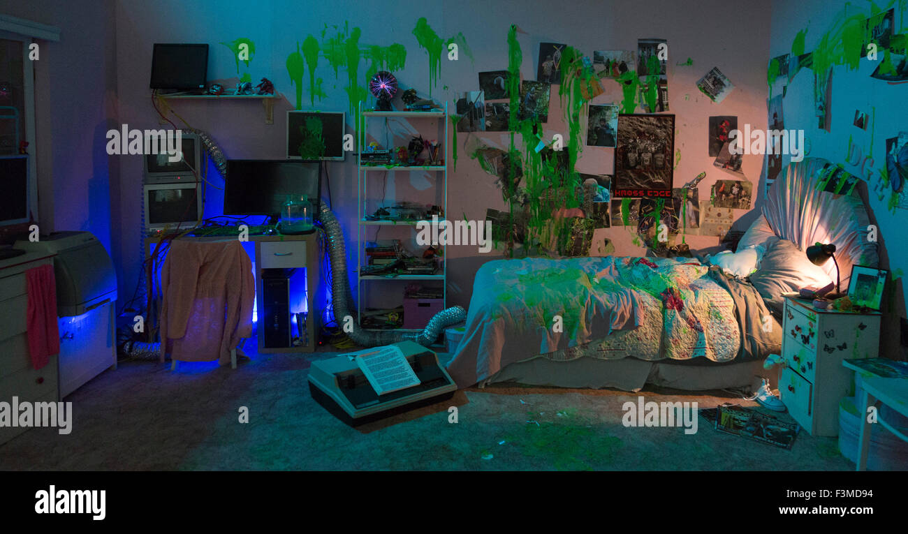 London, UK. 07/10/2015. Jon Rafman and Daniel Lopatin film set for ...