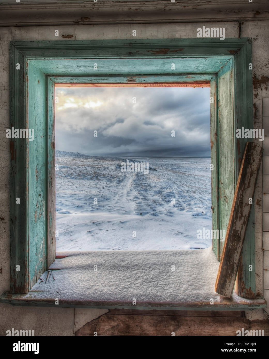 Snow scene outside window hi-res stock photography and images - Alamy
