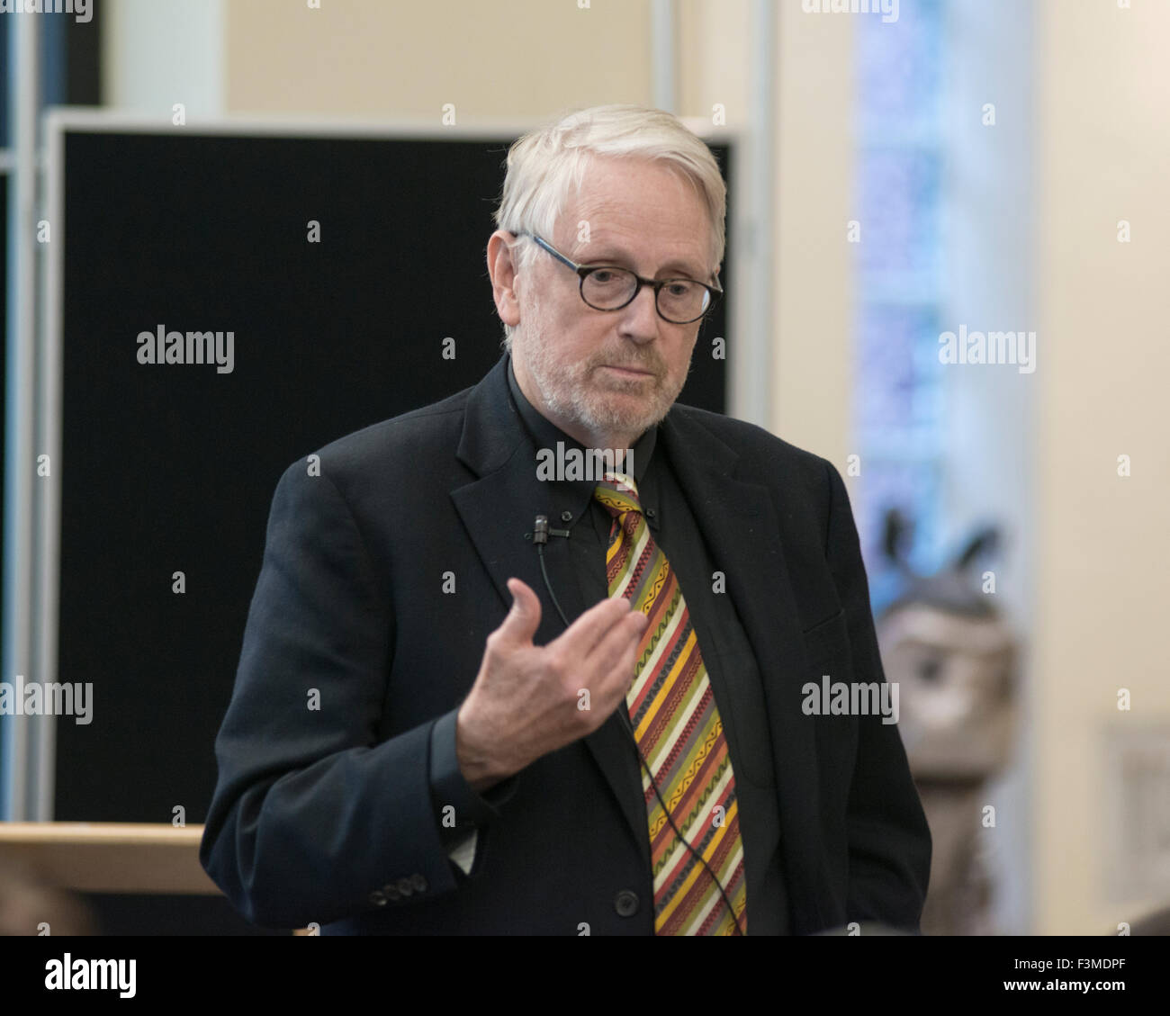 Bo Burlingham editor-at large of INC. Magazine talks with students at ...