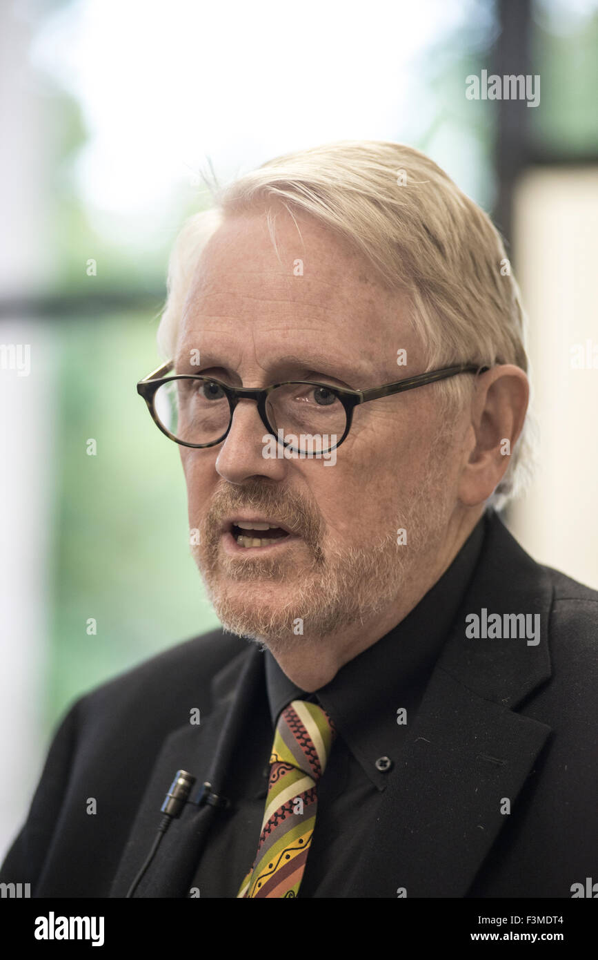 Bo Burlingham editor-at large of INC. Magazine talks with students at ...