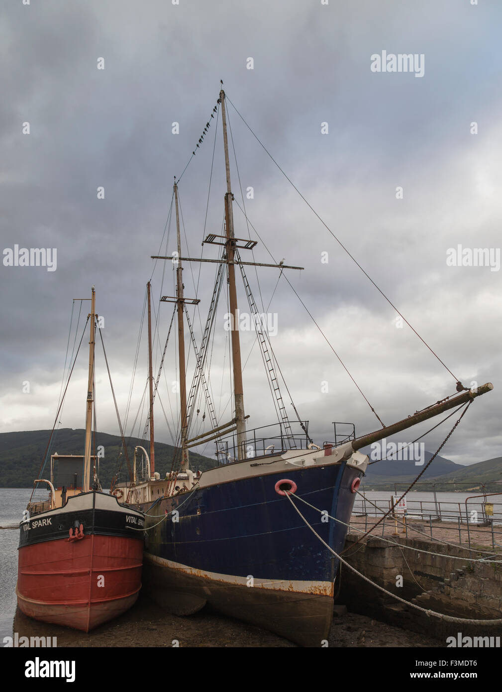 Boat travel storm ocean vertical hi-res stock photography and images ...