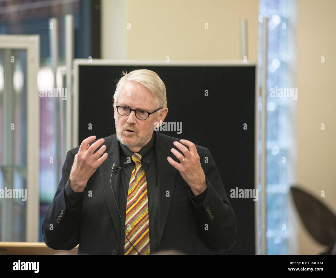 Bo Burlingham editor-at large of INC. Magazine talks with students at ...