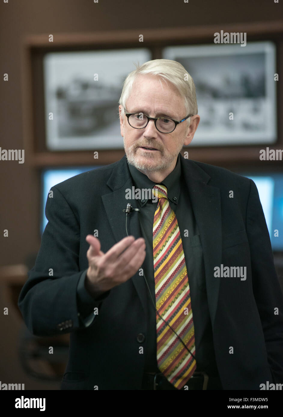Bo Burlingham editor-at large of INC. Magazine talks with students at ...