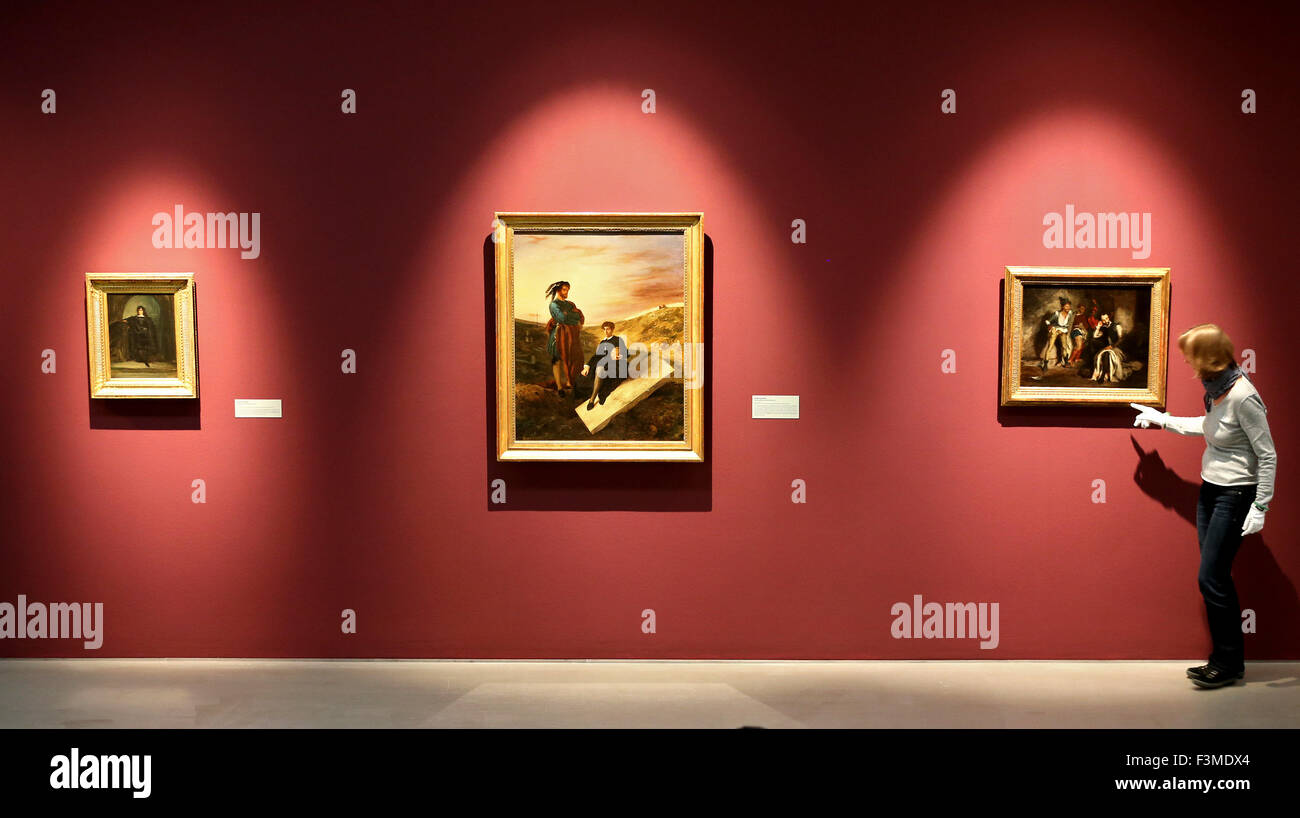 Leipzig, Germany. 9th Oct, 2015. Museum workers check a painting "Tasso ...