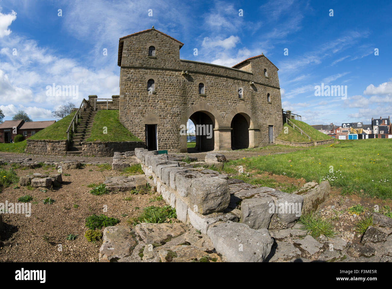 Ancient roman building crane hi-res stock photography and images - Alamy