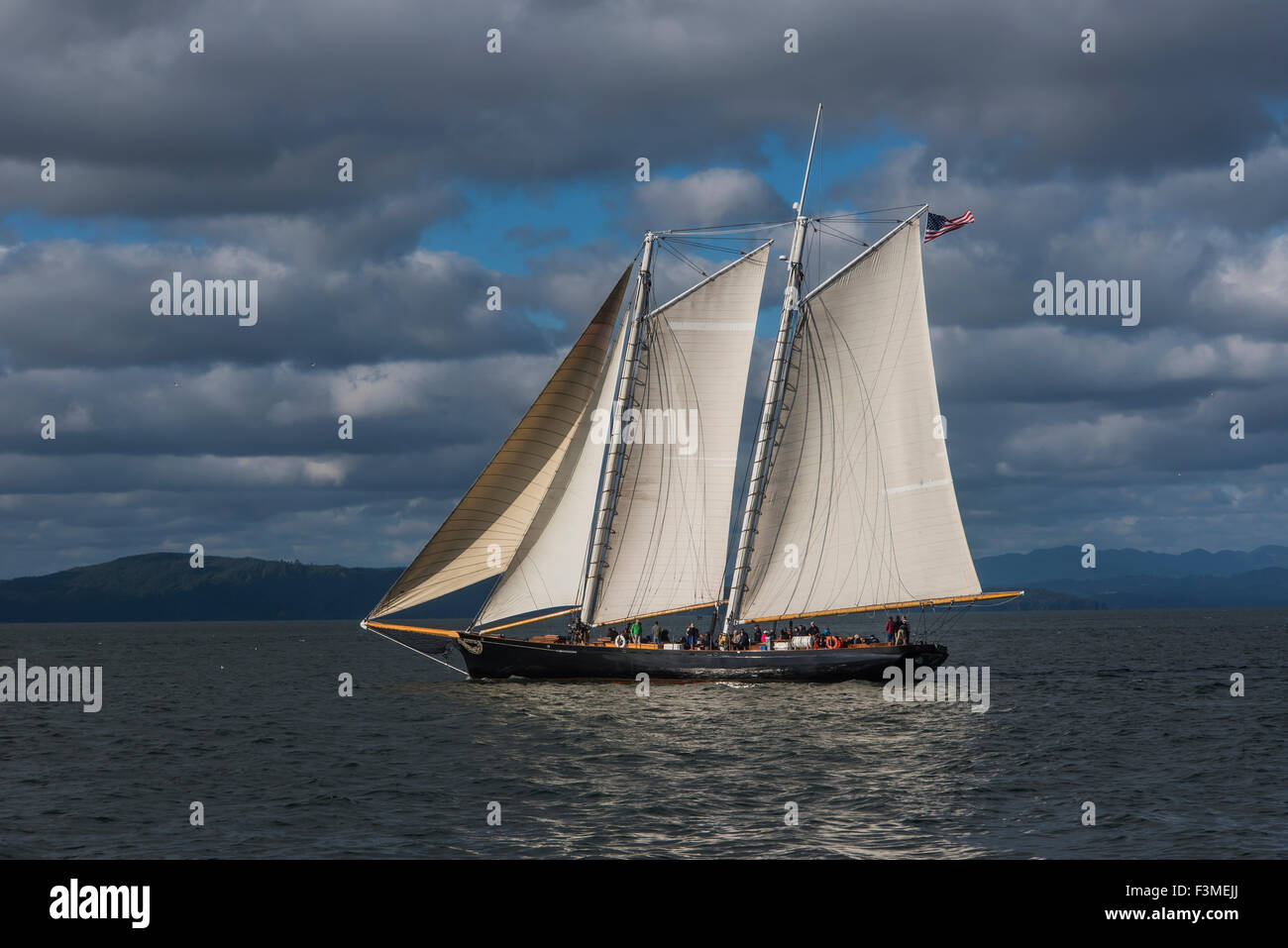 Sailboat sailing hi-res stock photography and images - Alamy
