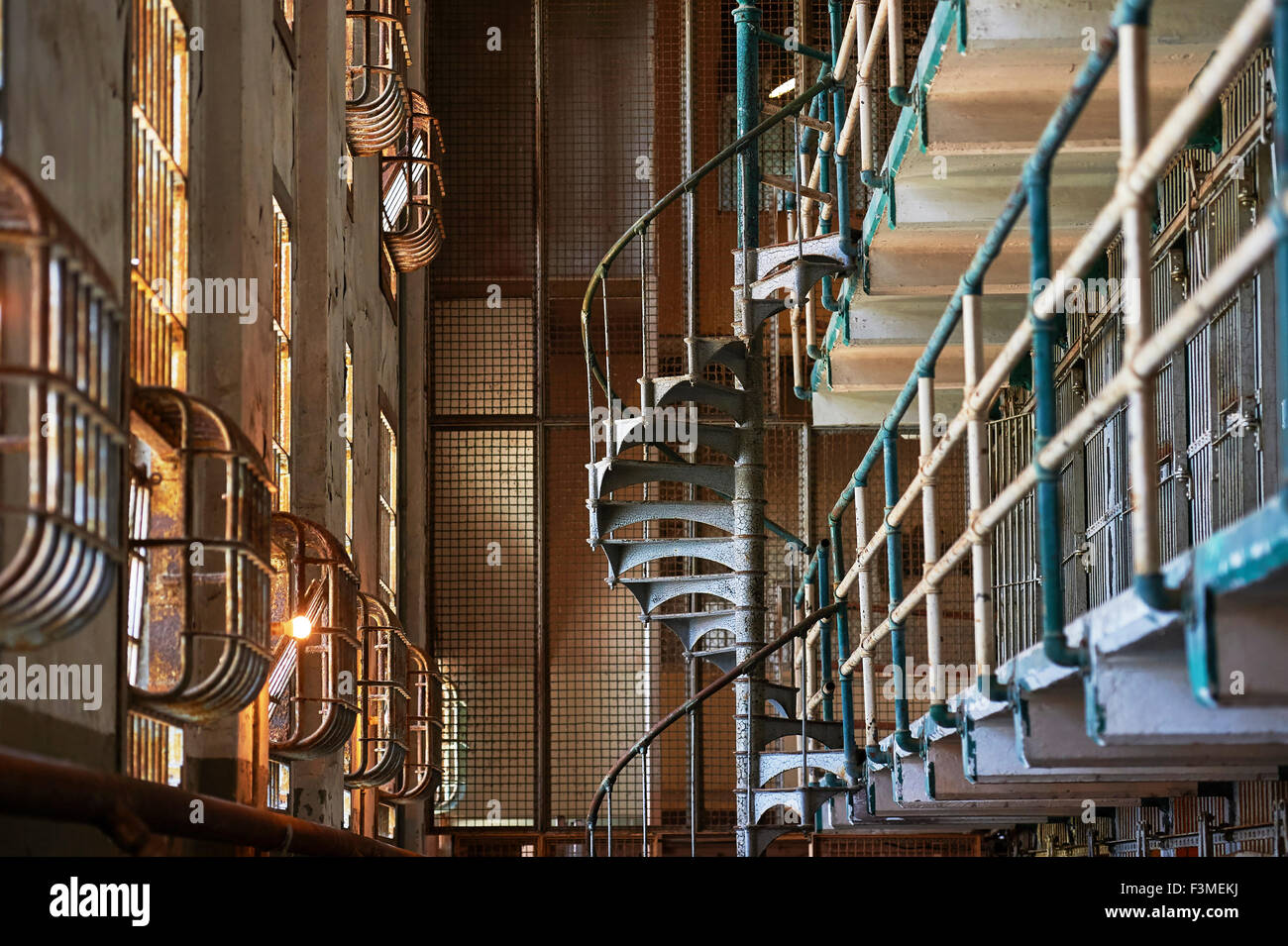 Federal prison exterior hi-res stock photography and images - Alamy