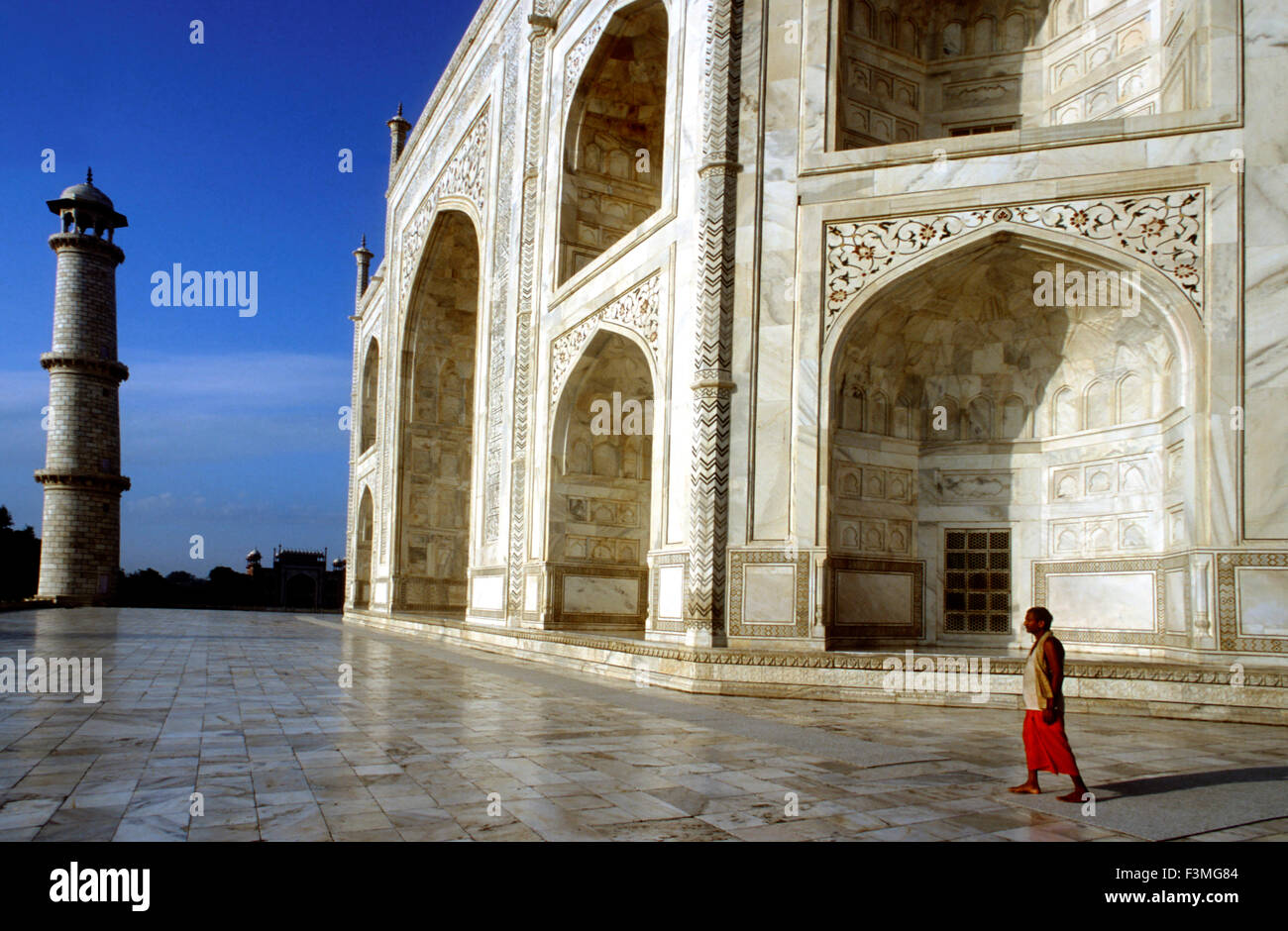 Taj mahal is the finest example of mughal architecture hi-res stock ...