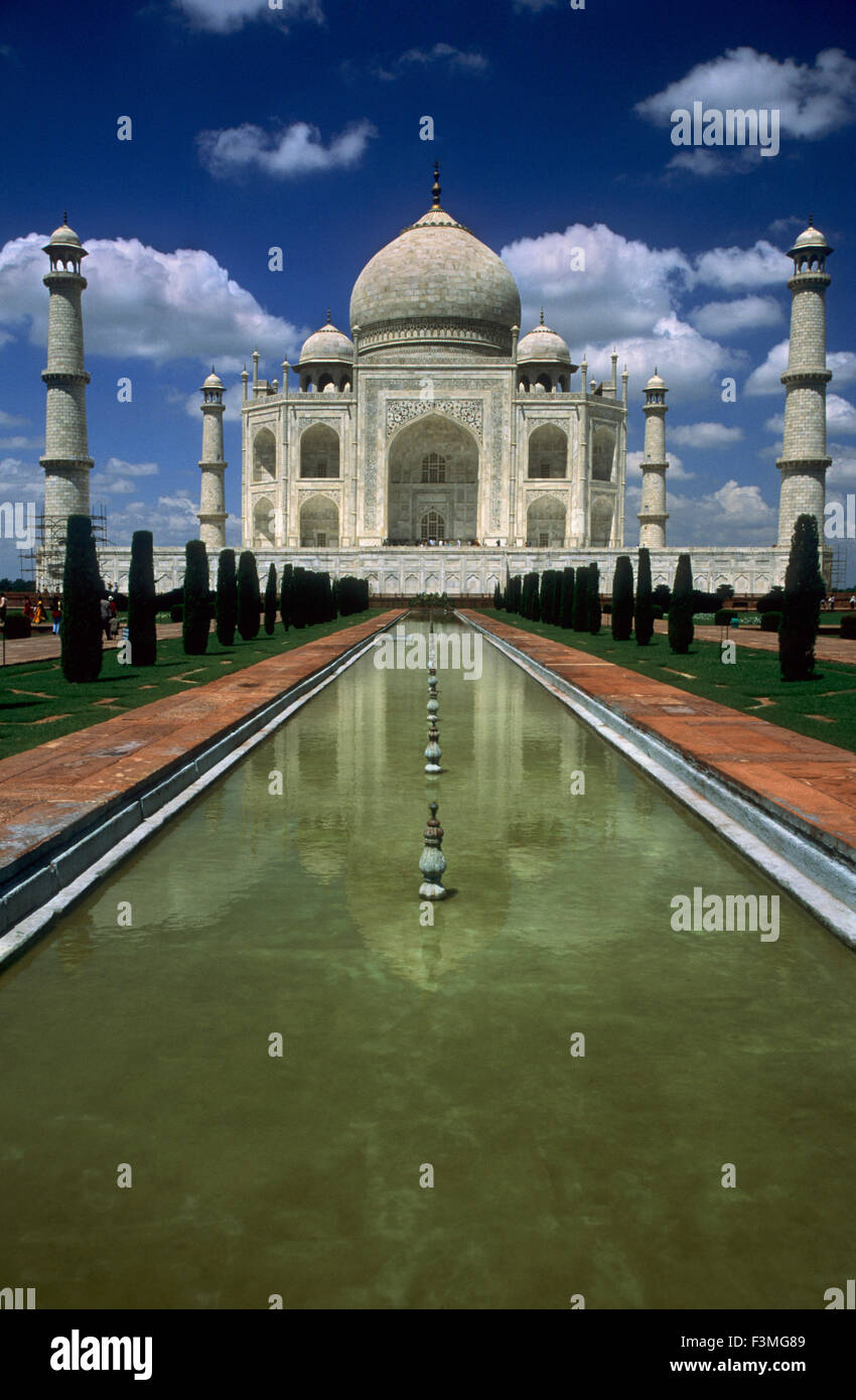 Taj mahal is the finest example of mughal architecture hi-res stock ...