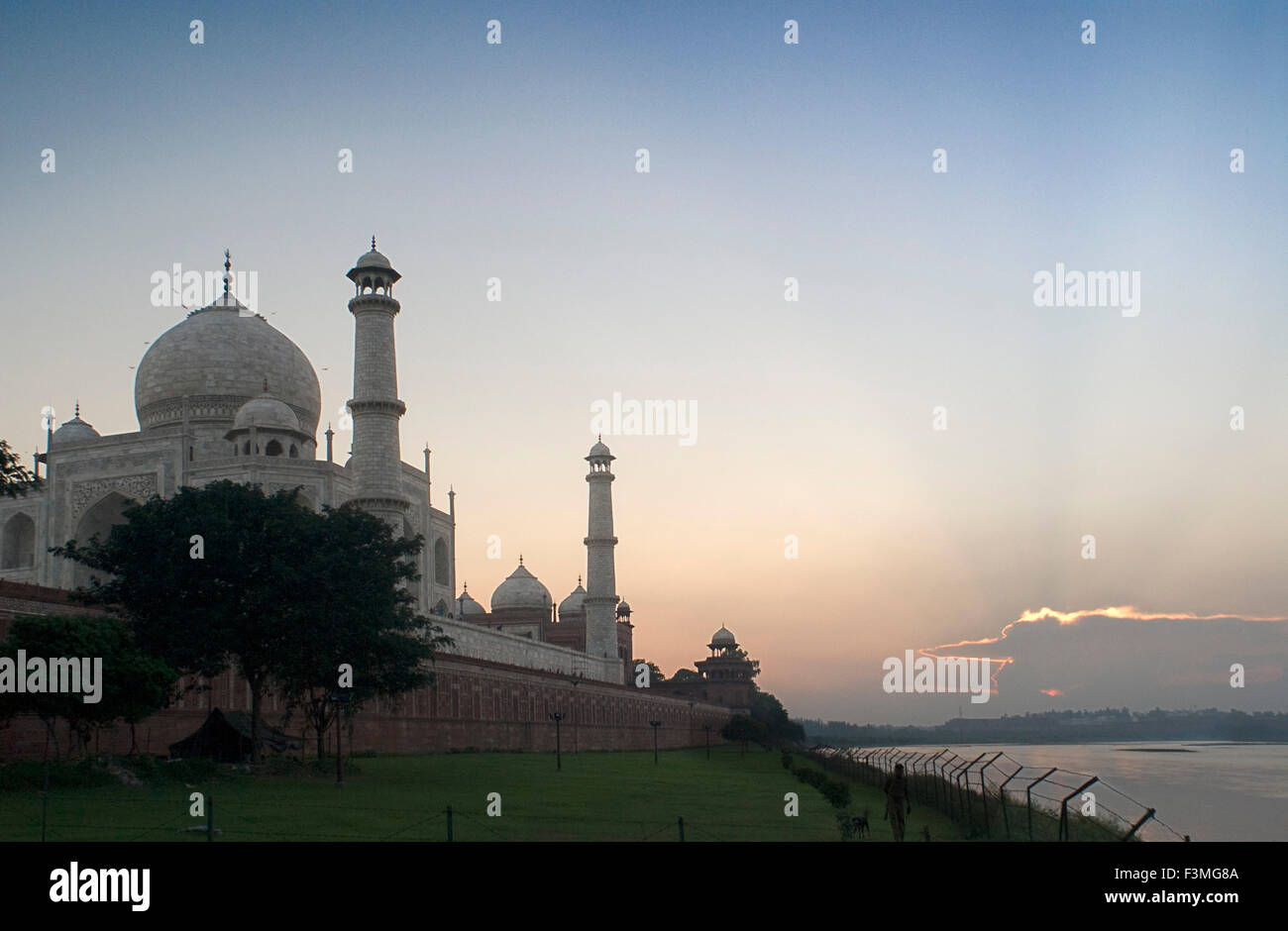 Taj mahal is the finest example of mughal architecture hi-res stock ...