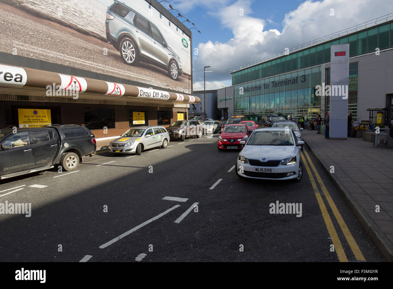 Terminal 3 drop off hi-res stock photography and images - Alamy