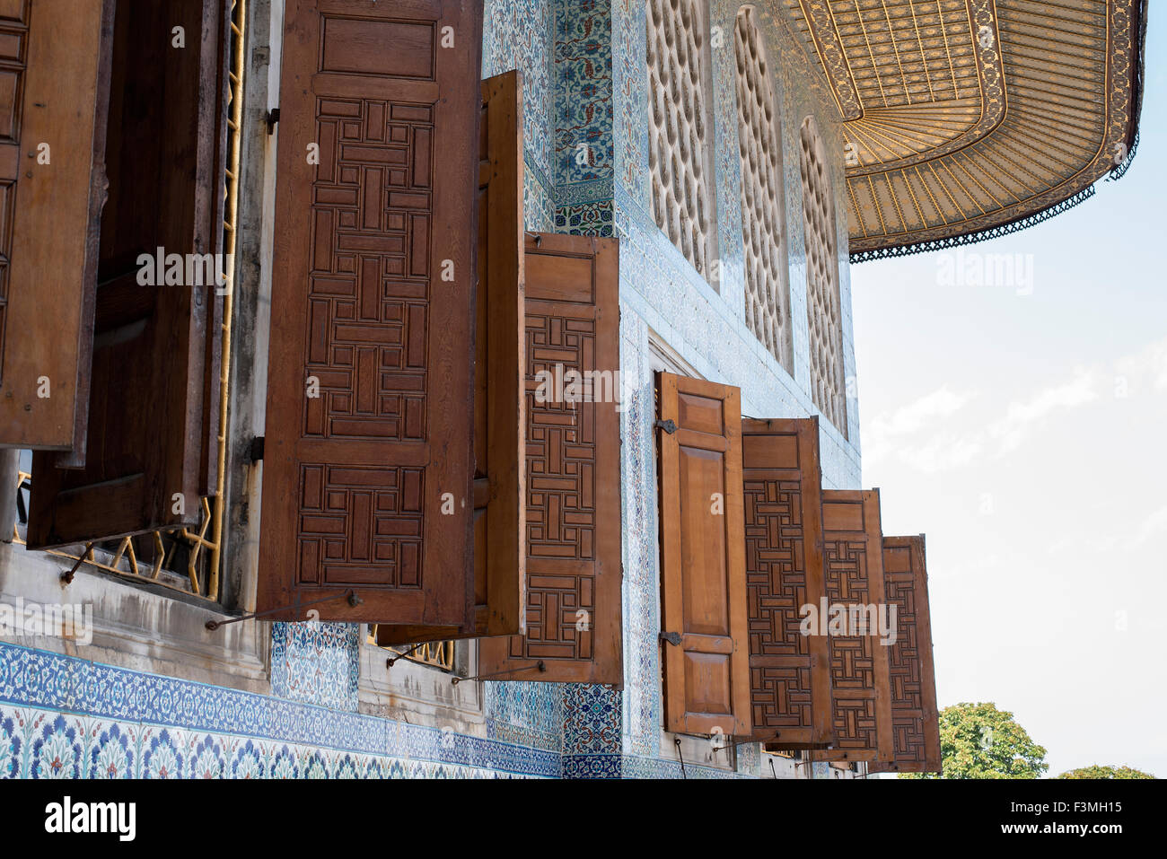 Shuttered windows the Harem the Topkapi Palace, Istanbul, Turkey Stock ...