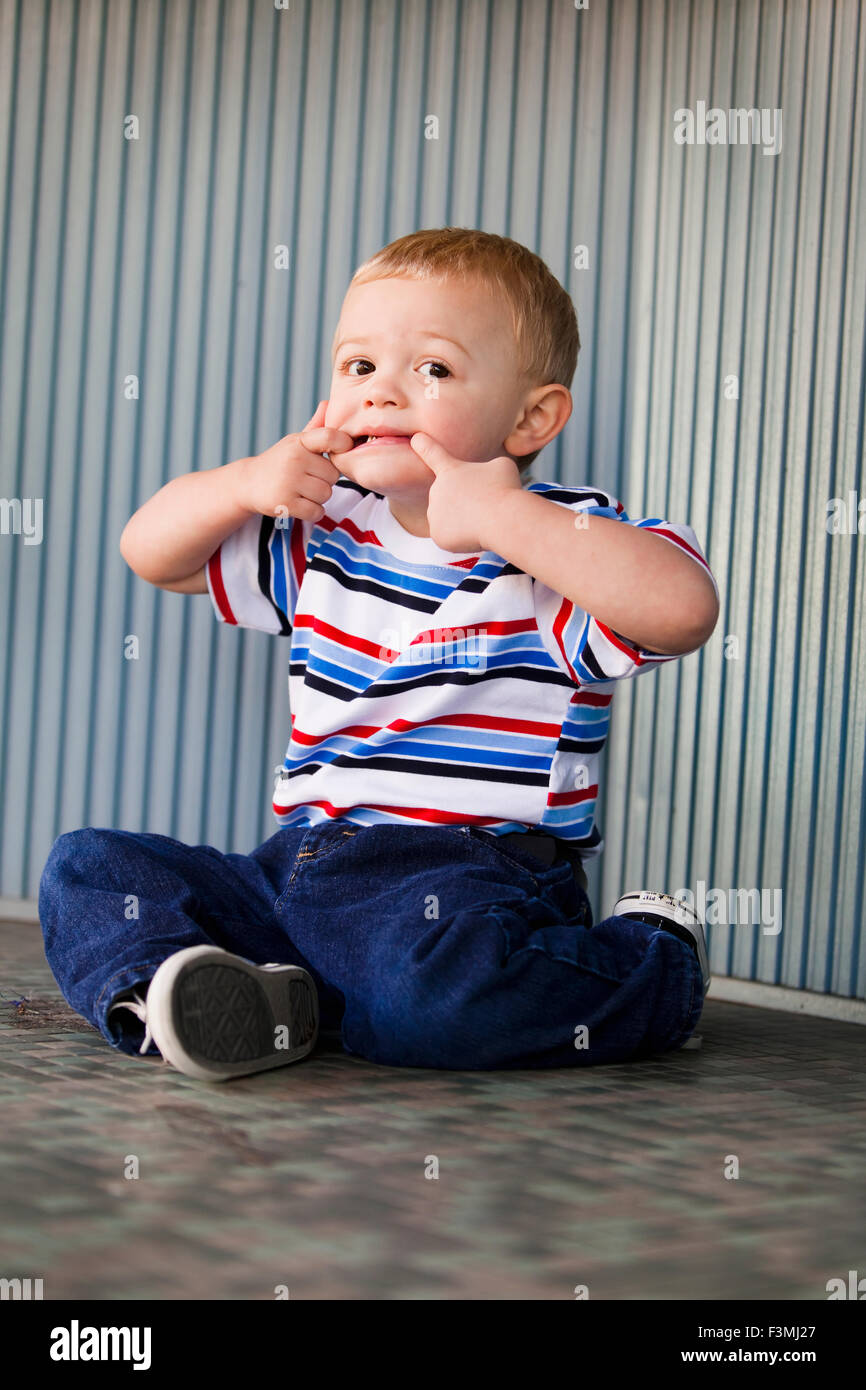 Boys pulling faces fun hi-res stock photography and images - Alamy