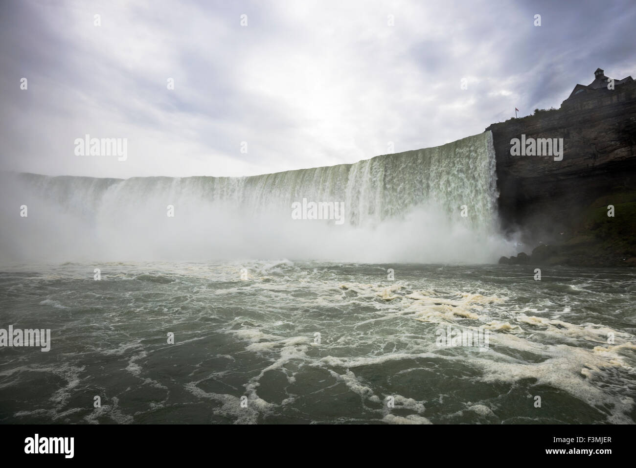 Niagara falls looking up hi-res stock photography and images - Alamy