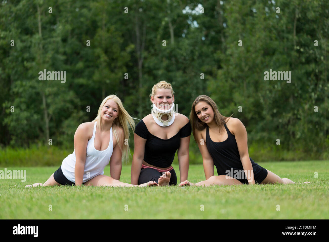 Gymnast doing splits hi-res stock photography and images - Alamy