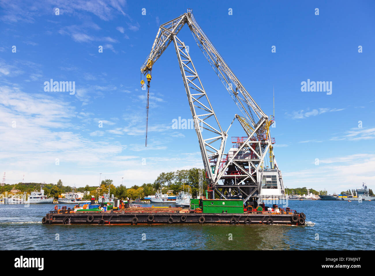 Floating work platform hi-res stock photography and images - Alamy